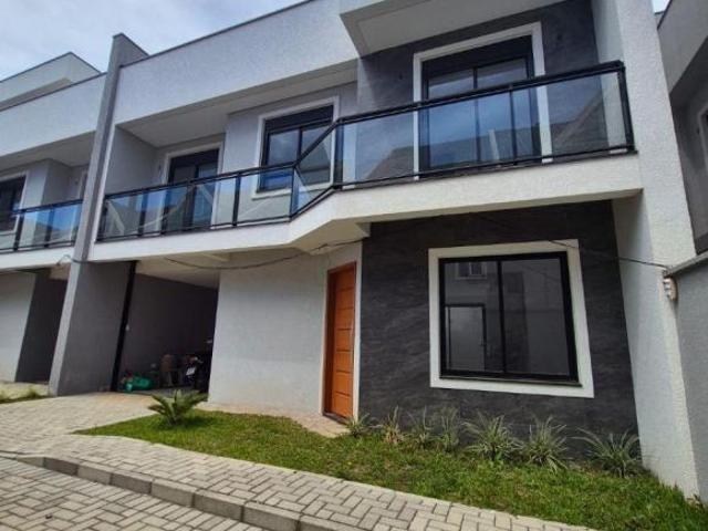 Sobrado Triplex com 3 Quartos, 1 Suíte e Rooftop no Santa Felicidade – 138m²