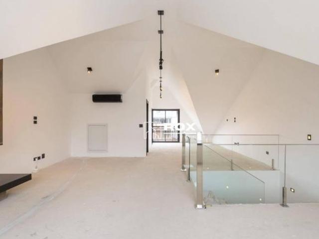 Sobrado Triplex com 3 quartos e ático amplo à venda, 228 m² por R$ 1.990.000 Vista Alegre, Curitib