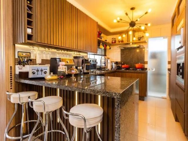 SOBRADO TRIPLEX CONDOMÍNIO 5 QUARTOS | MOBILIADO