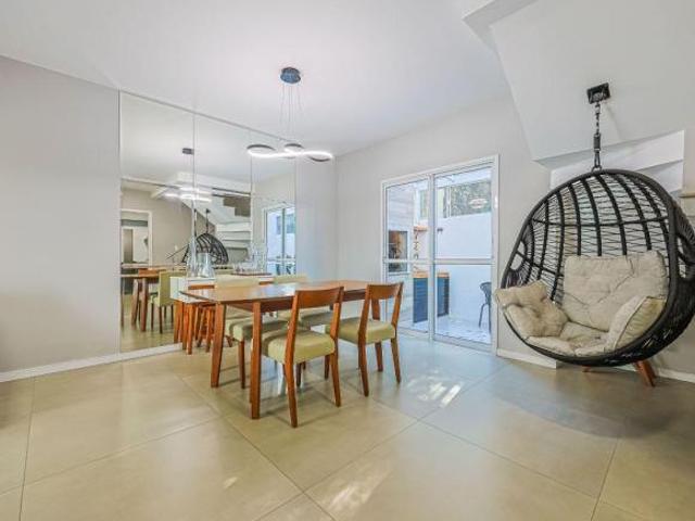Sobrado Triplex à venda, 3 quartos, 1 suíte, 2 vagas, 160m², Santa Felicidade, Curitiba, Paraná