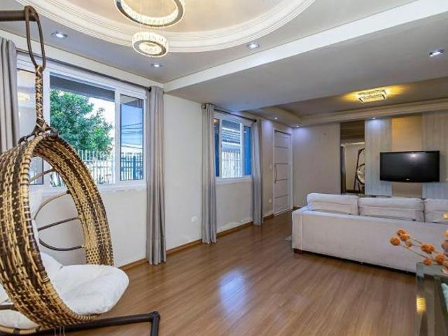 Sobrado Triplex à venda, 3 quartos, 1 suíte, 2 vagas, 220m², Lindóia, Curitiba, Paraná