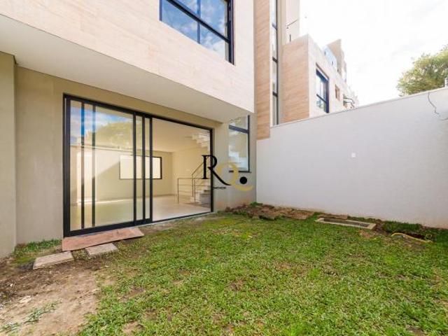 SOBRADO TRÍPLEX A VENDA BAIRRO GUABIROTUVA 3 QUARTOS 1 SUÍTE