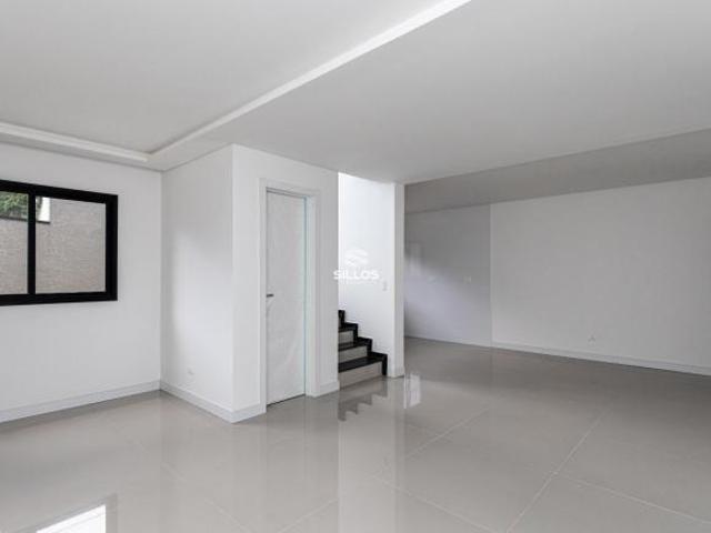 Sobrado Triplex à venda com 3 quartos no Portão em Curitiba