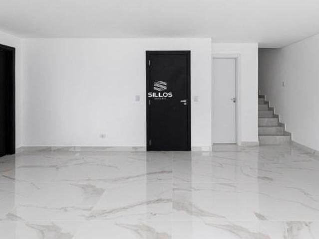 Sobrado Triplex à venda com 3 quartos em Santa Felicidade em Curitiba