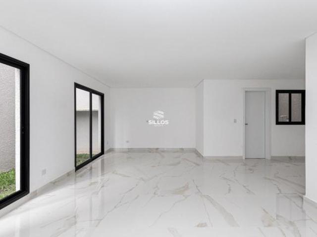 Sobrado Triplex à venda com 3 quartos em Santa Felicidade em Curitiba