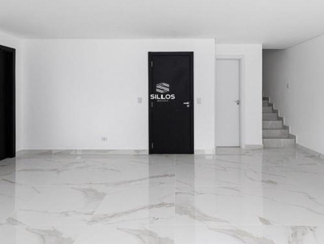 Sobrado Triplex à venda com 3 quartos em Santa Felicidade em Curitiba