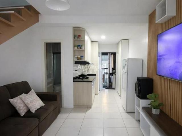 Sobrado Triplex à venda no bairro Desvio Rizzo