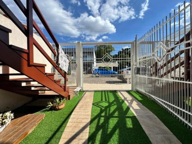 Sobrado triplex à venda no bairro Nossa Senhora da Saúde