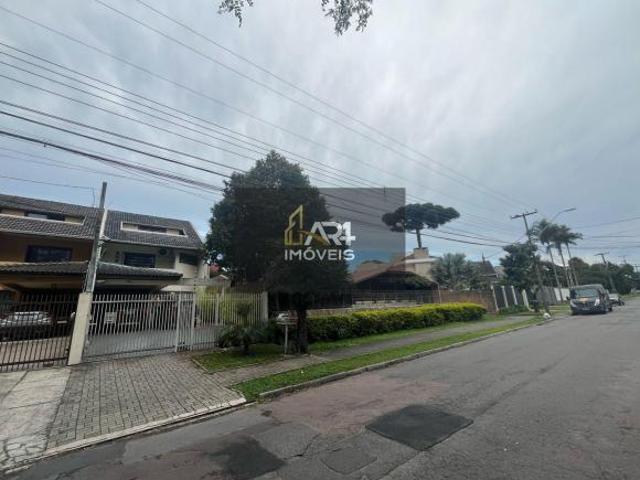 Sobrado Triplex à venda no bairro Uberaba em Curitiba/PR