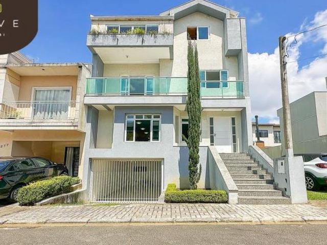 Sobrado triplex à venda, no Condomínio Green Line, com 03 suítes, 02 vagas de garagem no Pinheirinho