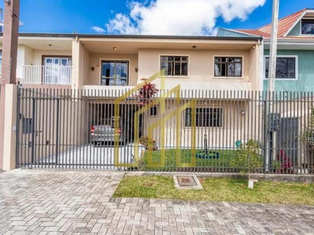 Sobrado Tríplex à Venda no Novo Mundo | 4 Quartos | 1 Suíte | 2 Vagas