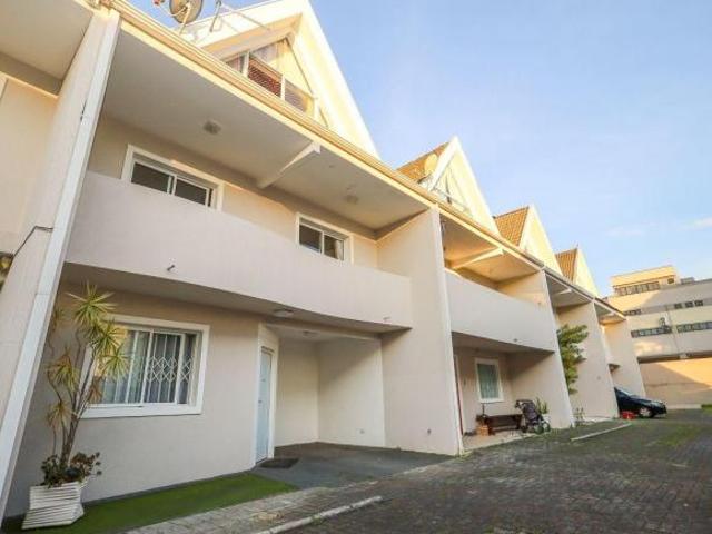 Sobrado Triplex Amplo com design Contemporâneo Lindissimo