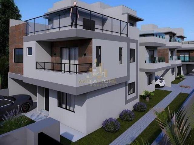 Sobrado Triplex dos Sonhos em Santa Felicidade!