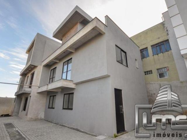 Sobrado Triplex de 3 Quartos com suíte Condomínio Fechado na Barreirinha