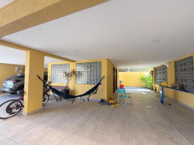 Sobrado Triplex de 168m² no Saco da Ribeira!