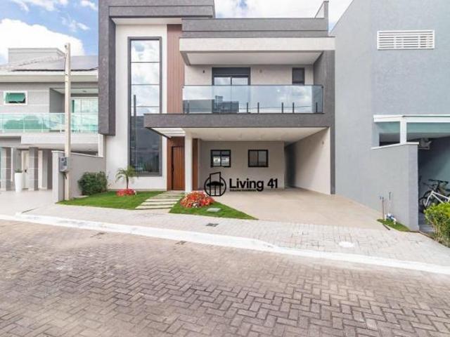 Sobrado Triplex de Alto Padrão | 220 m² | 4 Dormitórios | 2 Suítes | Terraço para Jacuzzi | Condomín