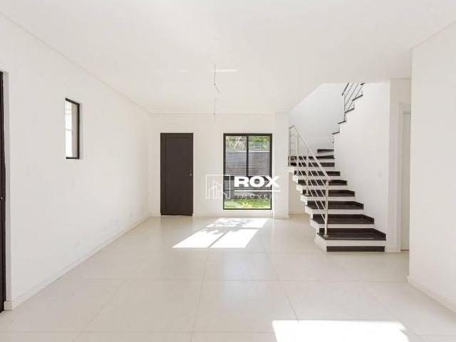 Sobrado tríplex de alto padrão com terraço e 3 quartos à venda, 119 m² por R$ 990.000 Novo Mundo