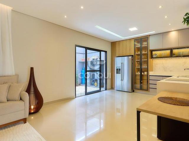 Sobrado Triplex de Alto Padrão à venda, Moderno e