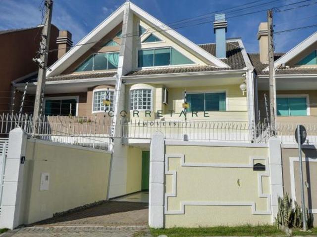 Sobrado Triplex de Alto Padrão no Água Verde | 219,69 m²