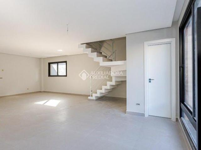 Sobrado Triplex de Alto Padrão no Ahú 180m² Privativos, 3 Quartos 1 Suíte, Quintal com Jardim e