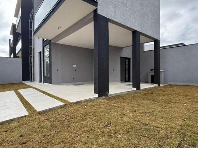 Sobrado triplex de esquina com 1 suíte e 2 demi suítes e terraço gourmet Cidade Jardim Amplo jardim