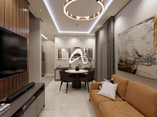 Sobrado Triplex em Condomínio • Uberaba