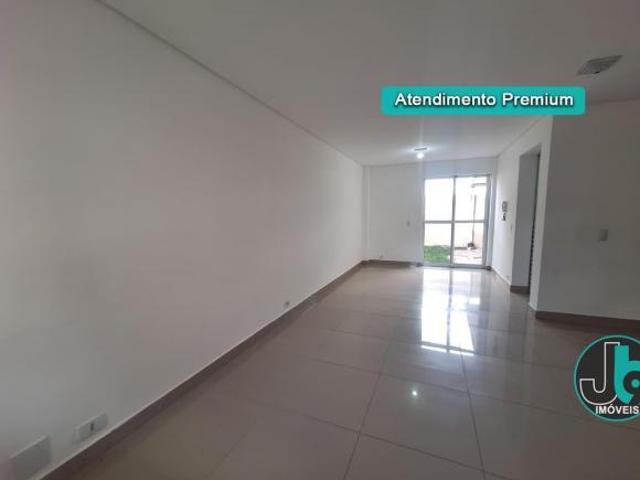 Sobrado Triplex em Condomínio à Venda 135m² no Uberaba com 3 quartos, 1 suíte, sala ampla, cozinha p