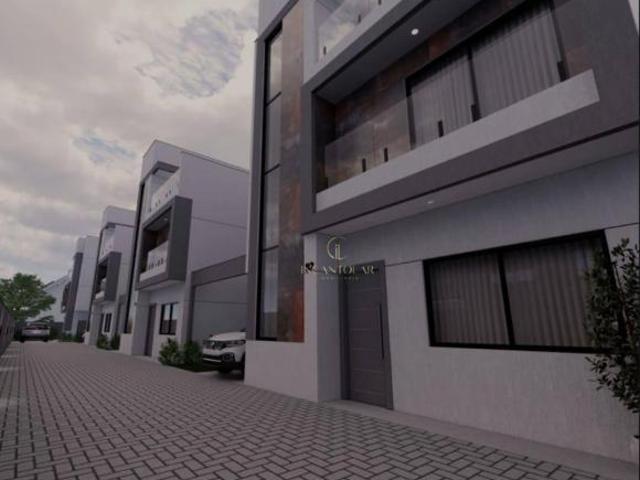 Sobrado Tríplex em Condomínio fechado à venda no Capão Raso – 3 Suítes 1 com Sacada, Terraço com S