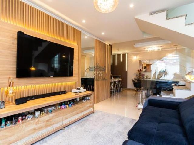SOBRADO TRIPLEX EM CONDOMÍNIO FECHADO COM 5 QUAR