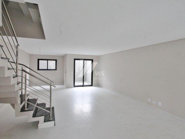 Sobrado triplex em ótima localização!
