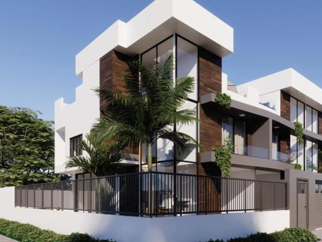 SOBRADO TRIPLEX EM SANTA FELICIDADE