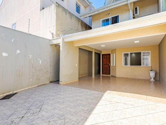 SOBRADO TRIPLEX ENSOLARADO COM 190M², 3 QUARTOS, ÁTICO E 4 VAGAS DE GARAGEM