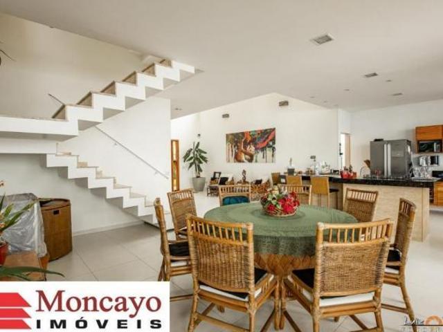 Sobrado triplex frente mar para venda no Condomínio Sapê, Ubatuba