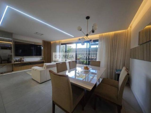 Sobrado Triplex Mobiliado com 3 Dormitórios, 1 Suíte, 154 m², à venda por R$1.270.000 Xaxim, Curit