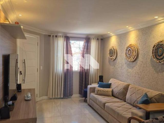 Sobrado Triplex Mobiliado com Suíte, Closet e Ático com Lareira no Xaxim