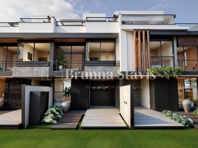 Sobrado Triplex Moderno à venda no Vista Alegre