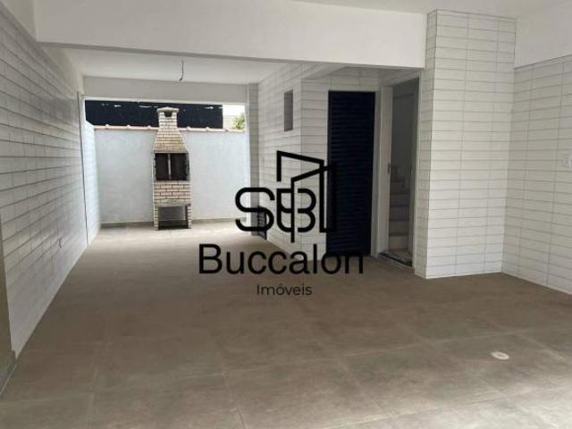 Sobrado Triplex Novo à Venda — Macuco, Santos/SP | 2 Dorms 1 Suíte • Churrasqueira Privativa • Pis