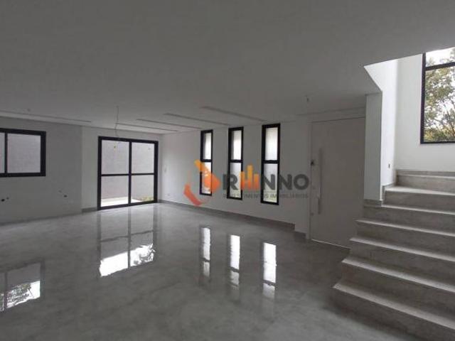 Sobrado Triplex novo de 191m² de 3 suítes no bairro Cajuru