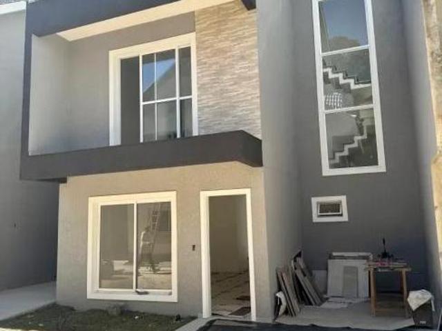 Sobrado Triplex Novo em Condomínio no Uberaba