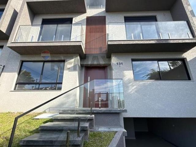 Sobrado Triplex no Coração do Mossunguê, Curitiba