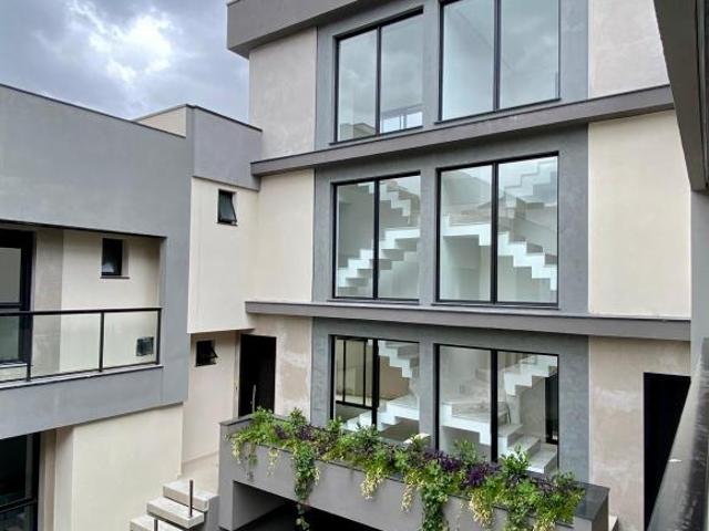 SOBRADO TRIPLEX NO Campina do Siqueira