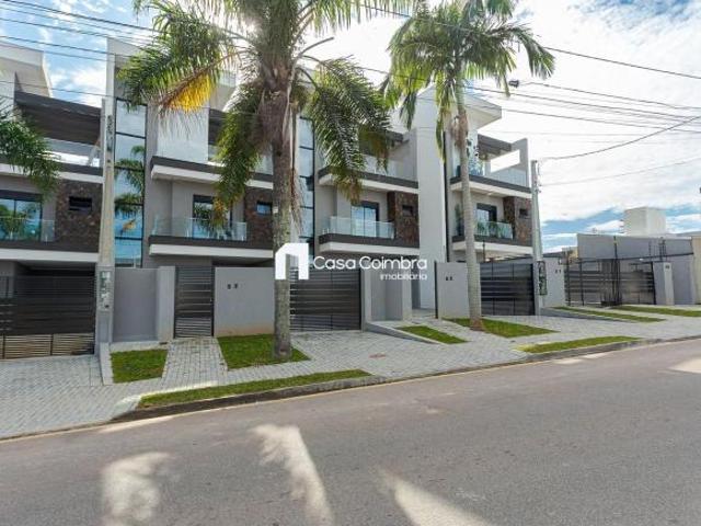 Sobrado triplex no Centro de Pinhais com 3 suítes