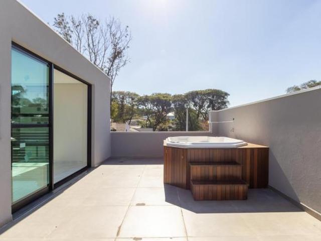 Sobrado Triplex no Água Verde – 3 Quartos, Suíte e