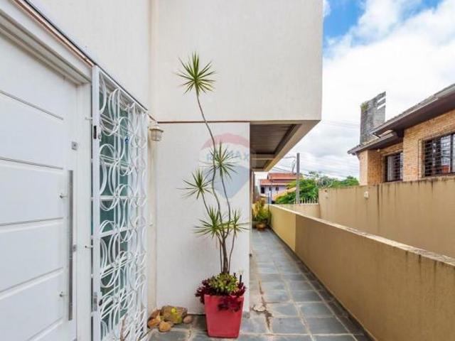 Sobrado tríplex no Barreirinha! 3 quartos, suíte espaço e estúdio,Aceita Pet