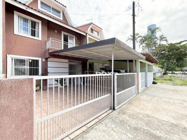 Sobrado triplex no litoral com 4 quartos à venda Matinhos/PR