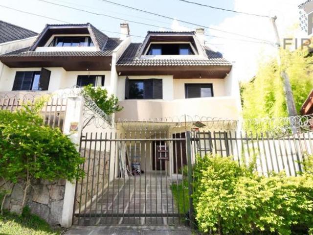 Sobrado Triplex no Mercês Frente Rua e Localização Privilegiada