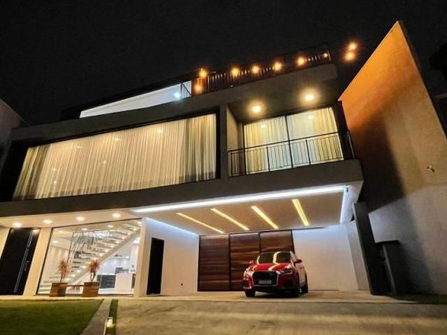 Sobrado Triplex no Parque Barigui
