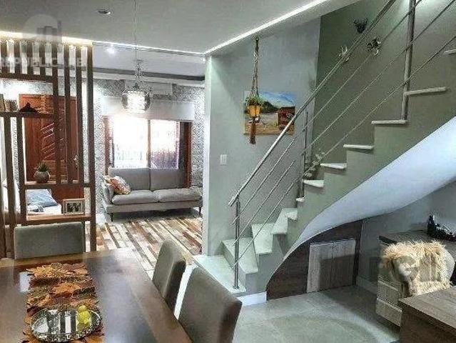 Sobrado triplex no Partenon de 3 dormitórios e 2 vagas