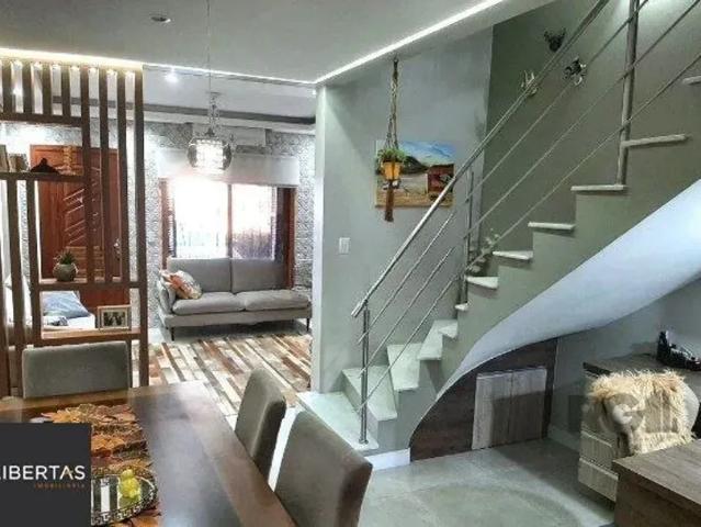 Sobrado triplex no Partenon de 3 dormitórios e 2 vagas