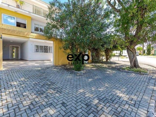 Sobrado Triplex no Pineville em Pinhais